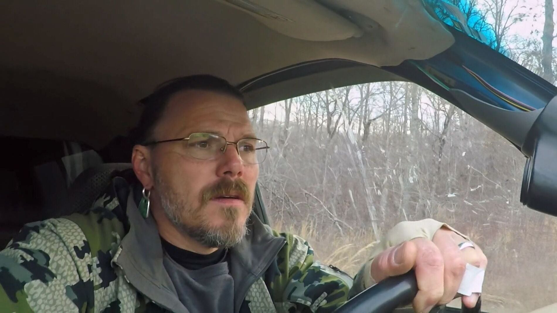 En las montañas Ozark, Jason sale a cazar mientras se recupera de la ...