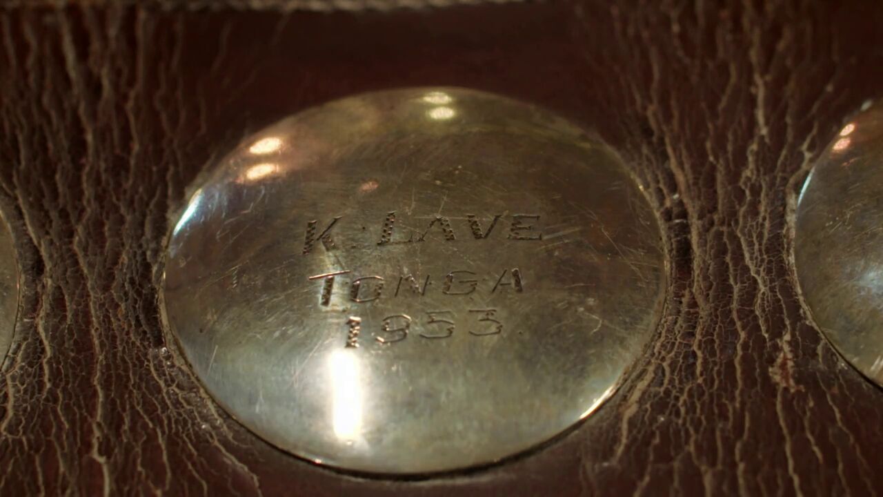 Los cinturones de boxeo de todo un campeón necesitan una buena reparación